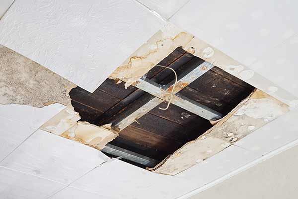 10 All-Too-Common Flat Roof Problems | American WeatherStar